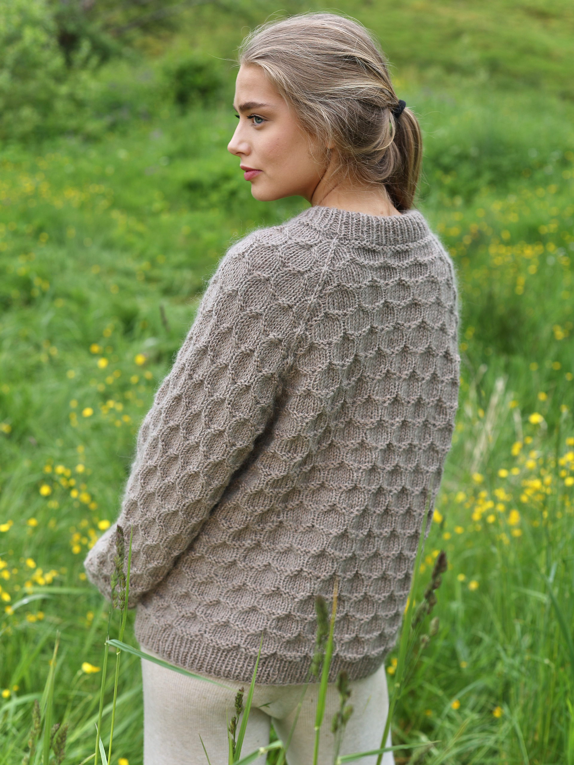 BLESS me beige - Garnius